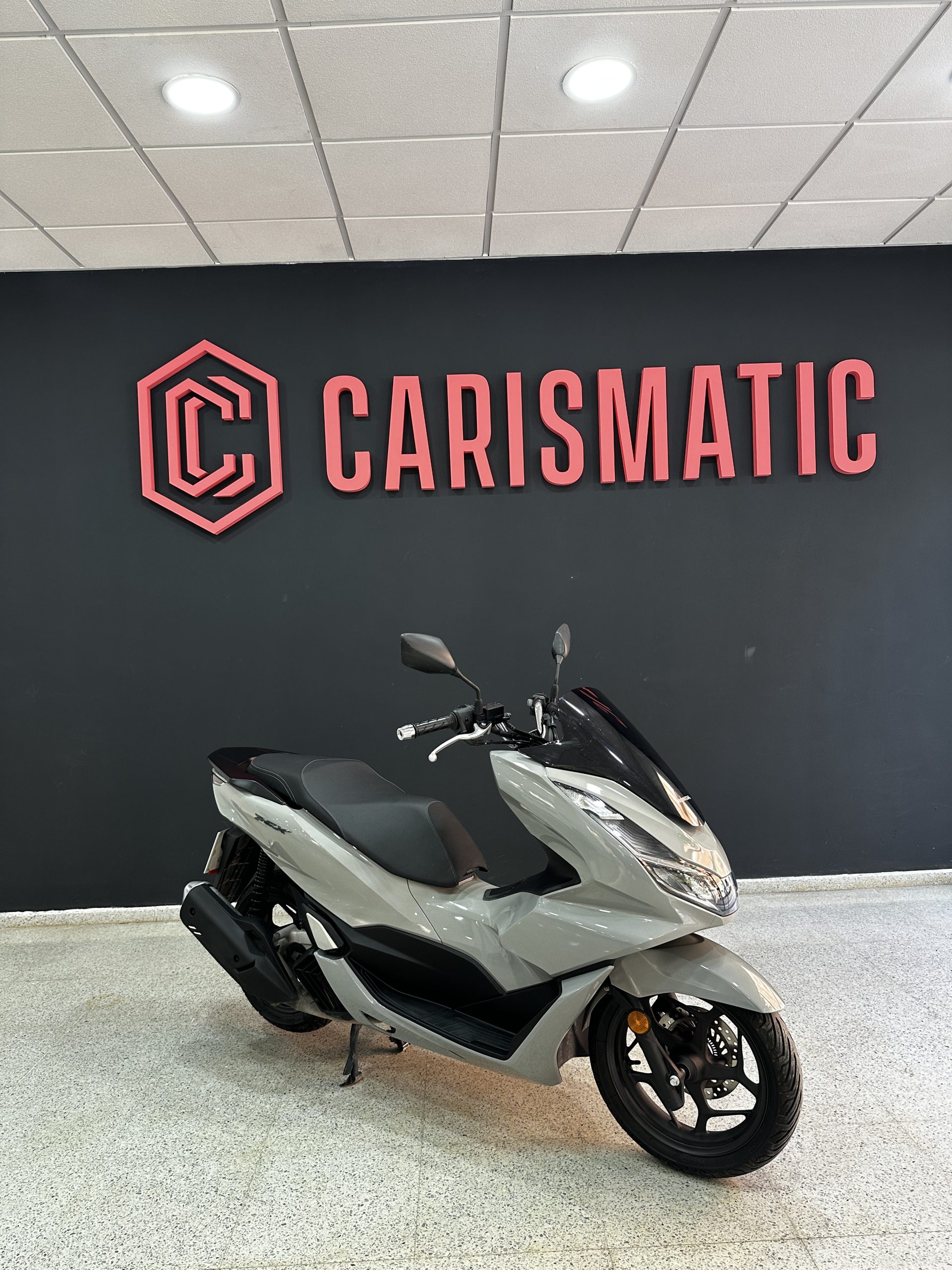 HONDA PCX GRIS NARDO - Carismatic
